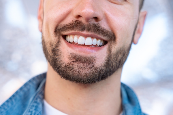 How a Cosmetic Dentist Can Repair Damaged Teeth